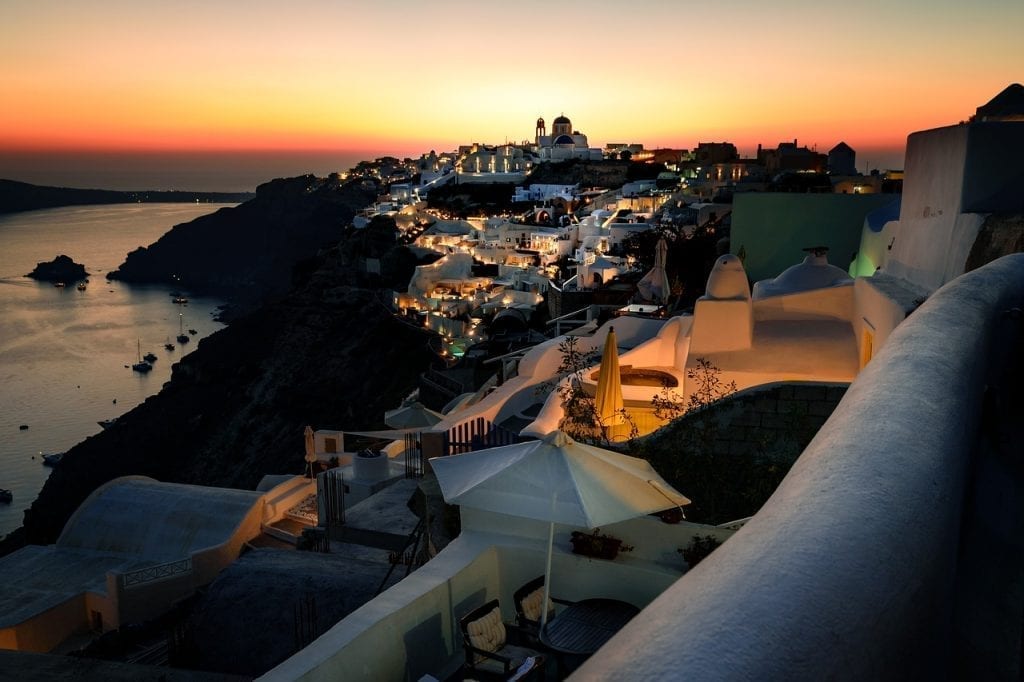 How To Choose The Best Place To Stay In Santorini For Sunset
